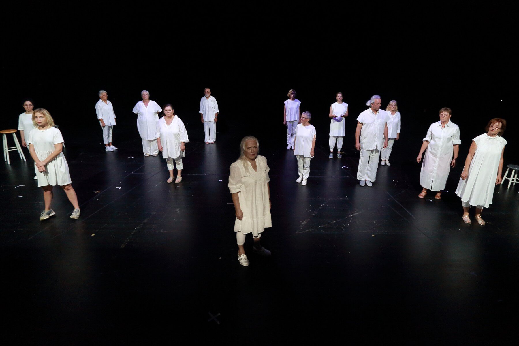 Theater Aalen - Wie man nach einem Massaker humanistisch bleibt in 17 ...